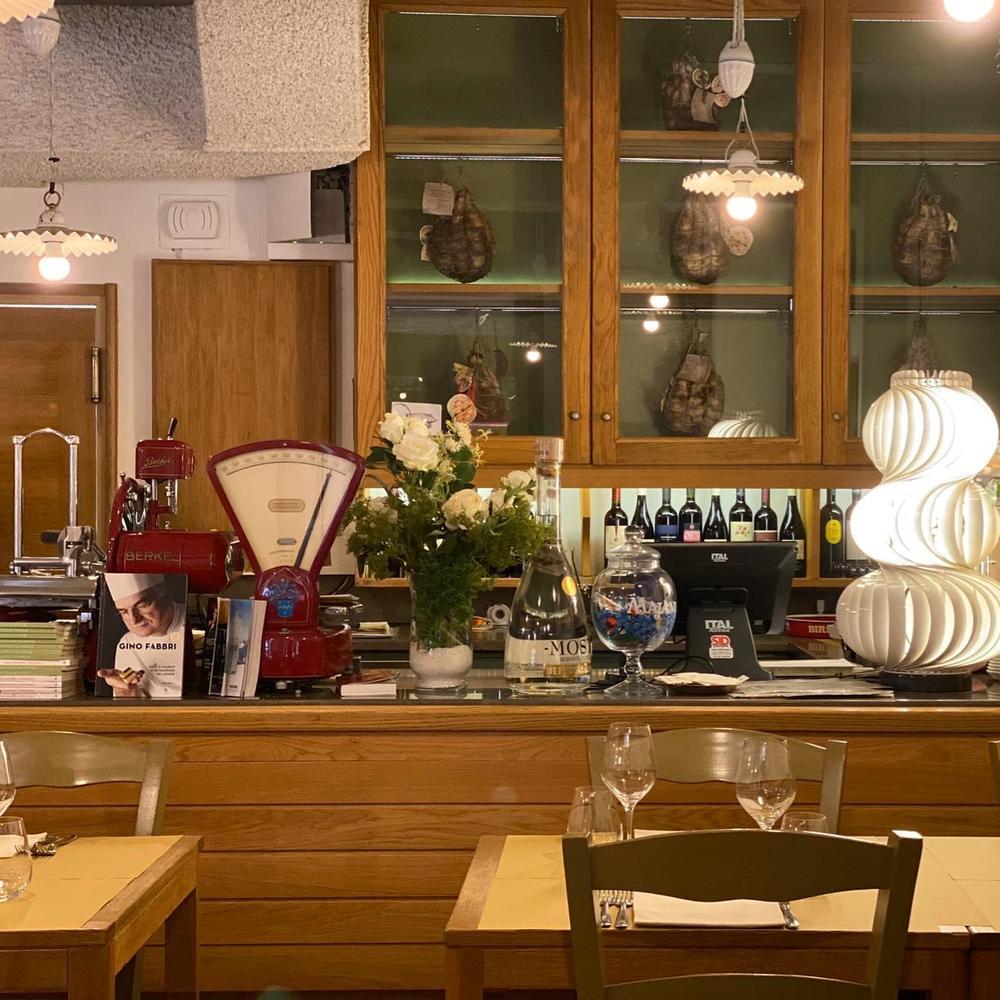 Wunderschone Trattoria Di Via Serra Fotos